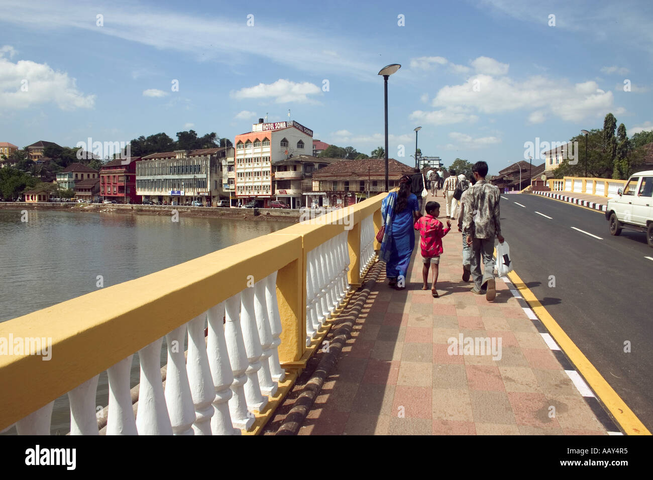 RSC78639 Old Pato bridge Yellow bridge on Mandovi River Goa India Stock ...