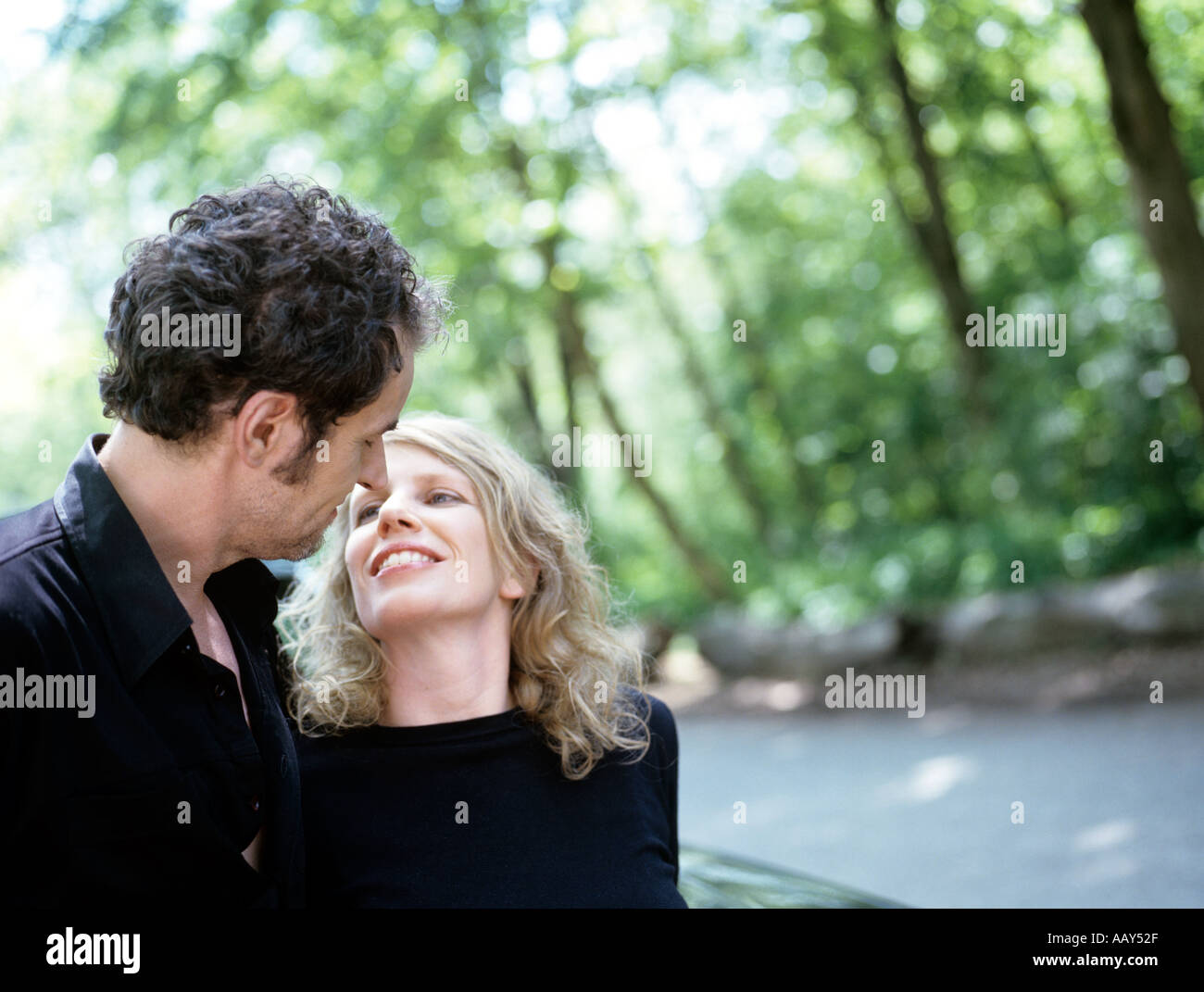 Country couple kissing hi-res stock photography and images - Alamy