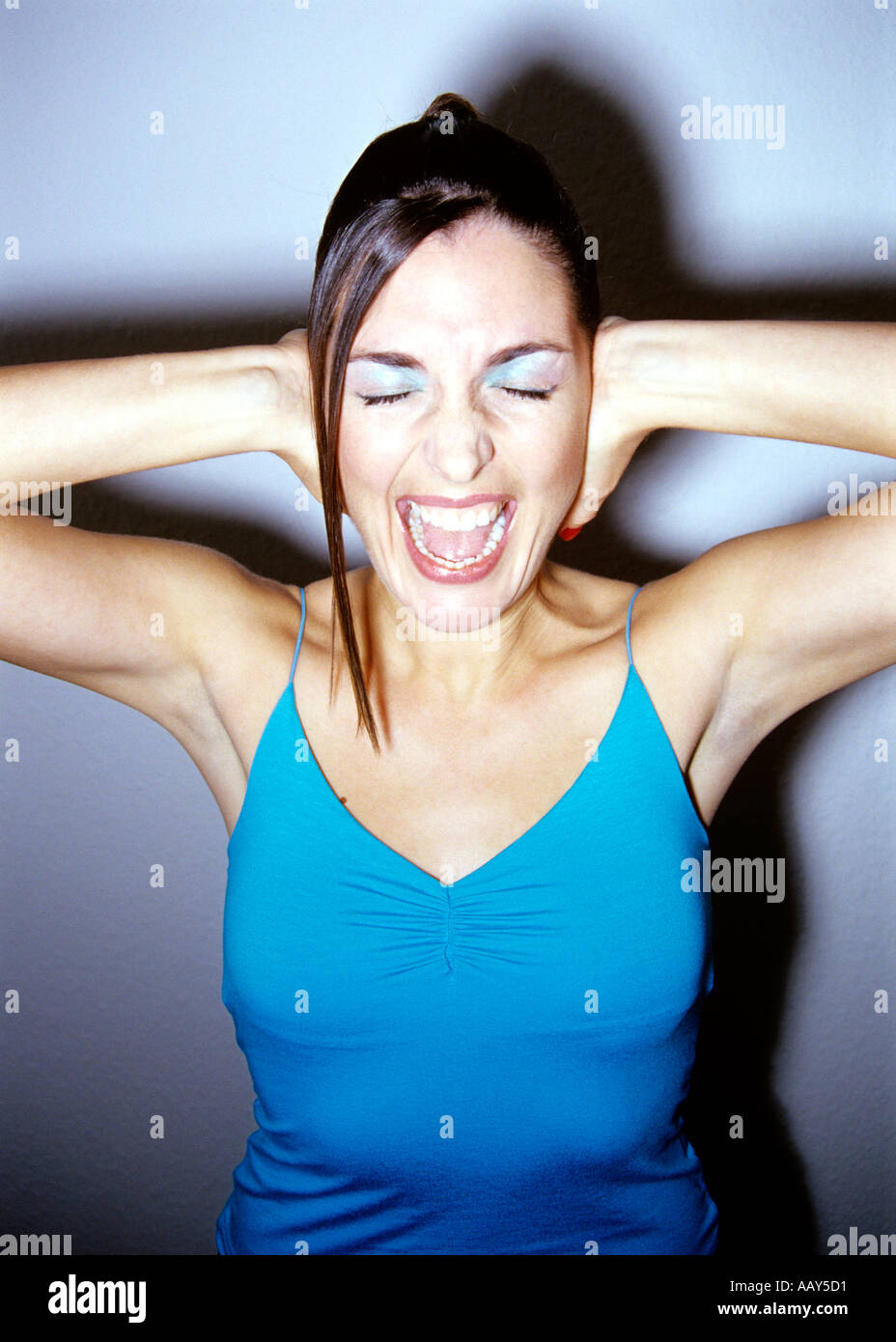 studio portrait of woman screaming Stock Photo - Alamy