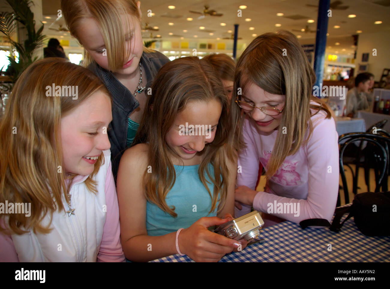 group of children chimping a digital camera lcd screen Stock Photo - Alamy
