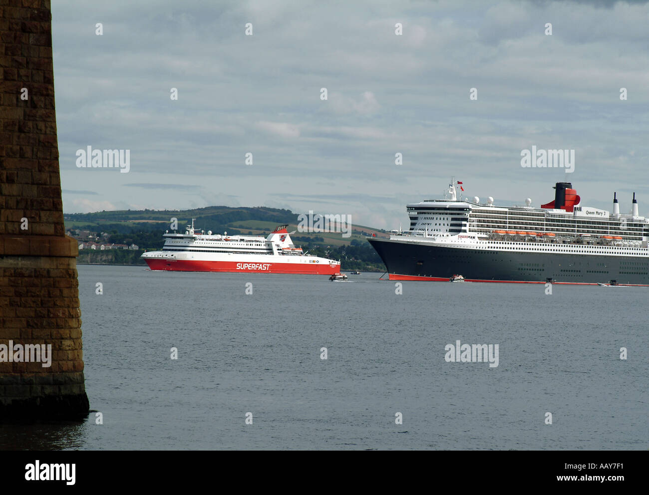 Queen Mary Two QM2 with Superfast Ferry Stock Photo - Alamy