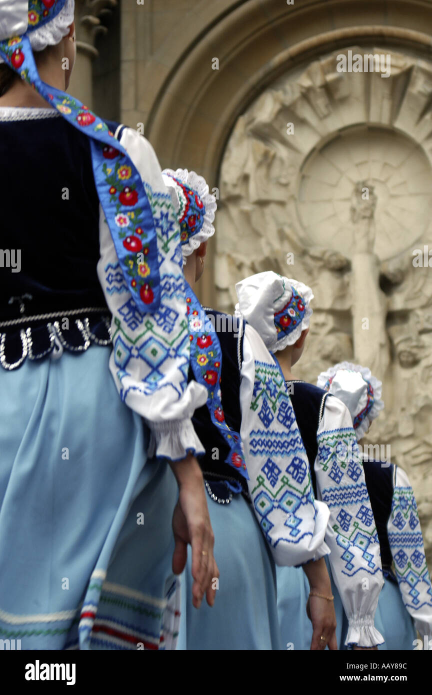 Ukrainian popular dancers performing live Stock Photo - Alamy