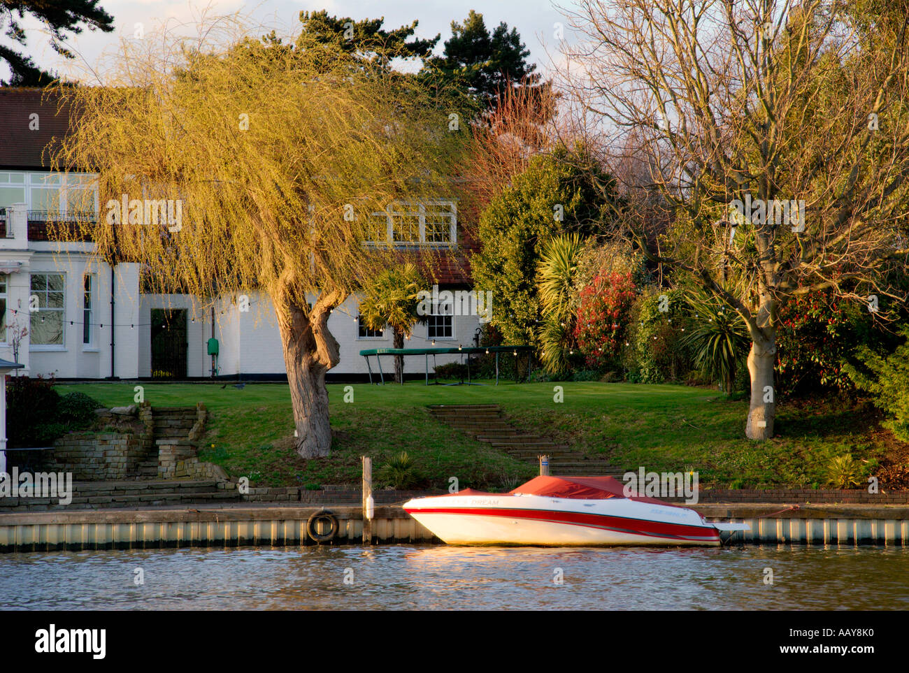 Surrey river hi-res stock photography and images - Alamy