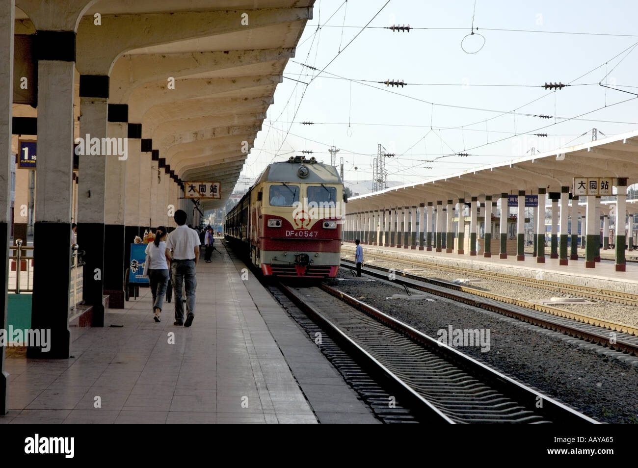 People waiting for a train hi-res stock photography and images - Alamy