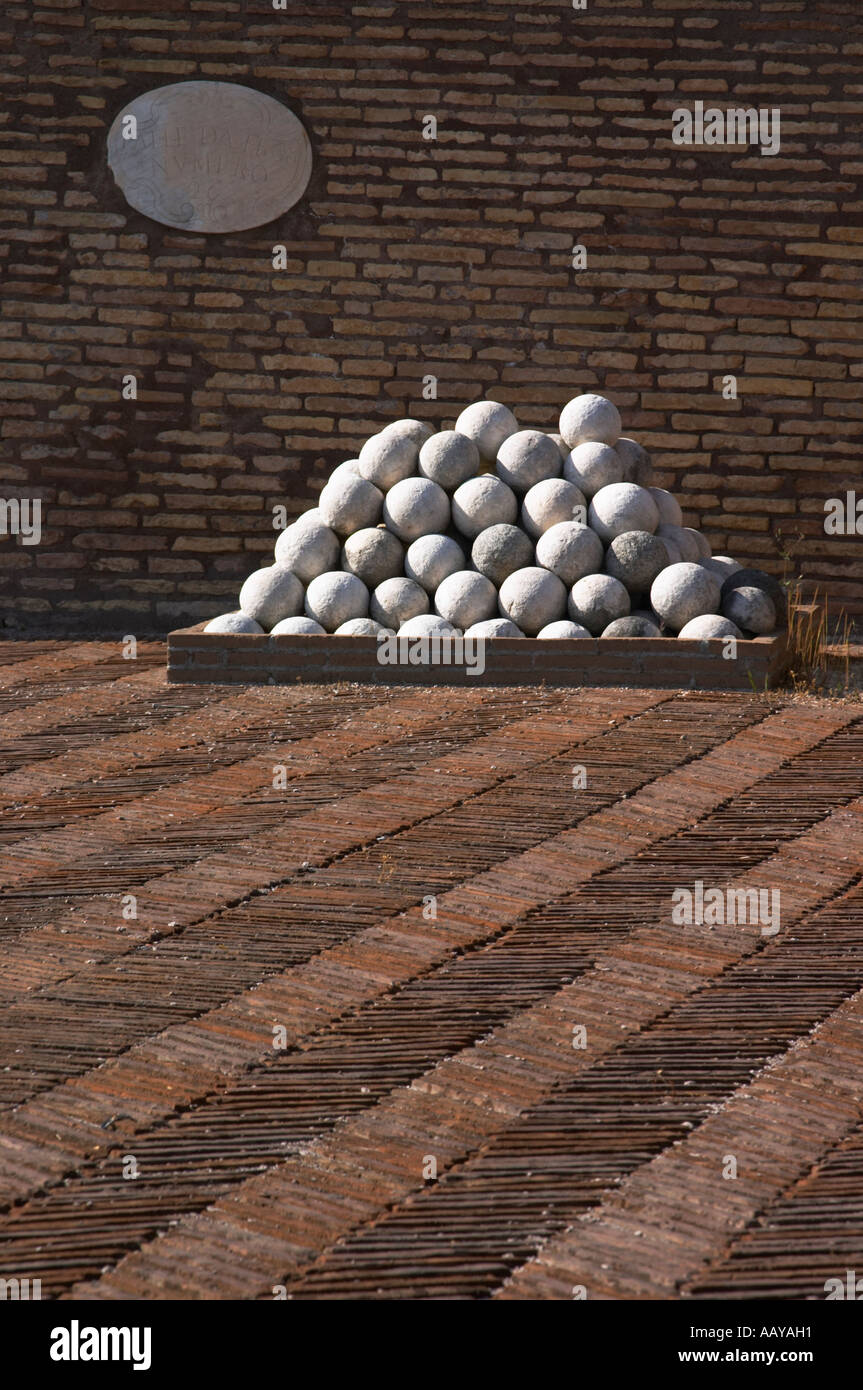 Canon balls hi-res stock photography and images - Alamy