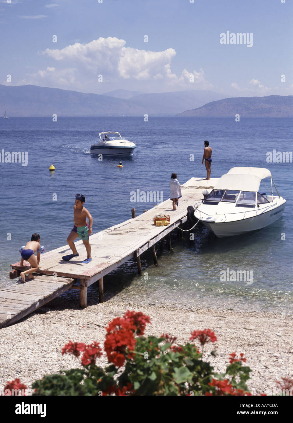 Island seaside jetty geography hi-res stock photography and images - Alamy