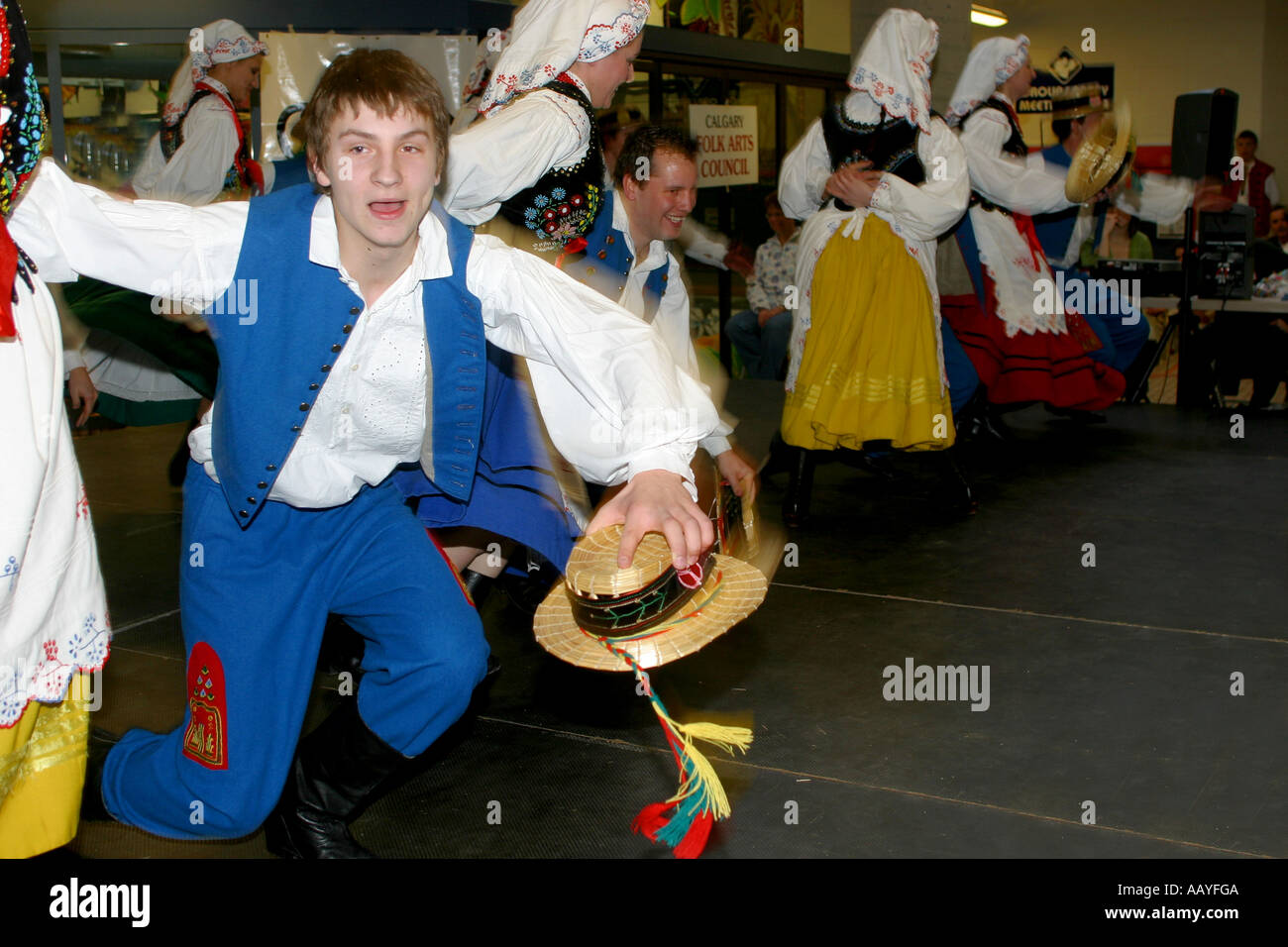 Ukrainian folk Dancing Stock Photo - Alamy