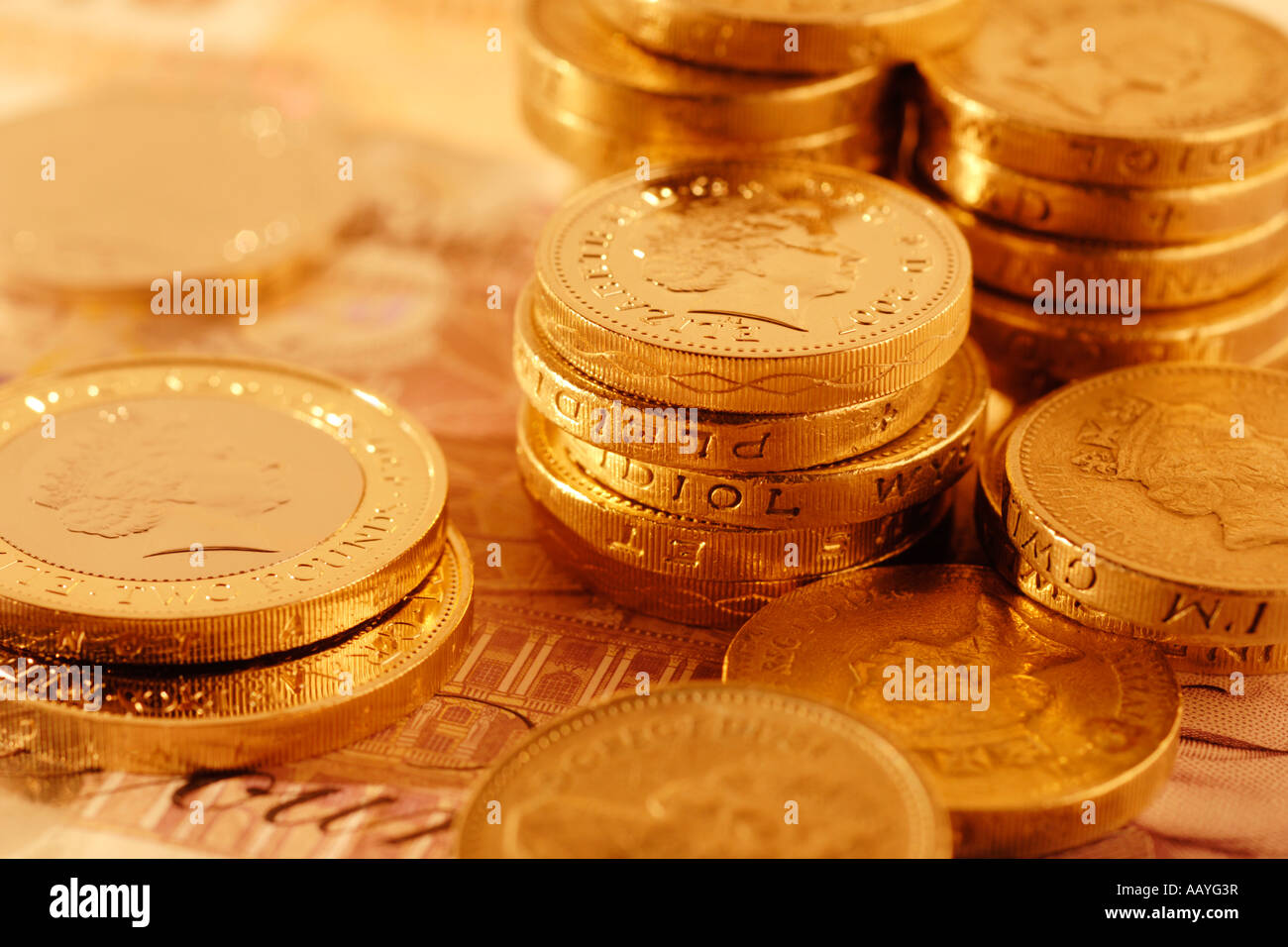 Still life of british pound coins on british banknotes Stock Photo - Alamy