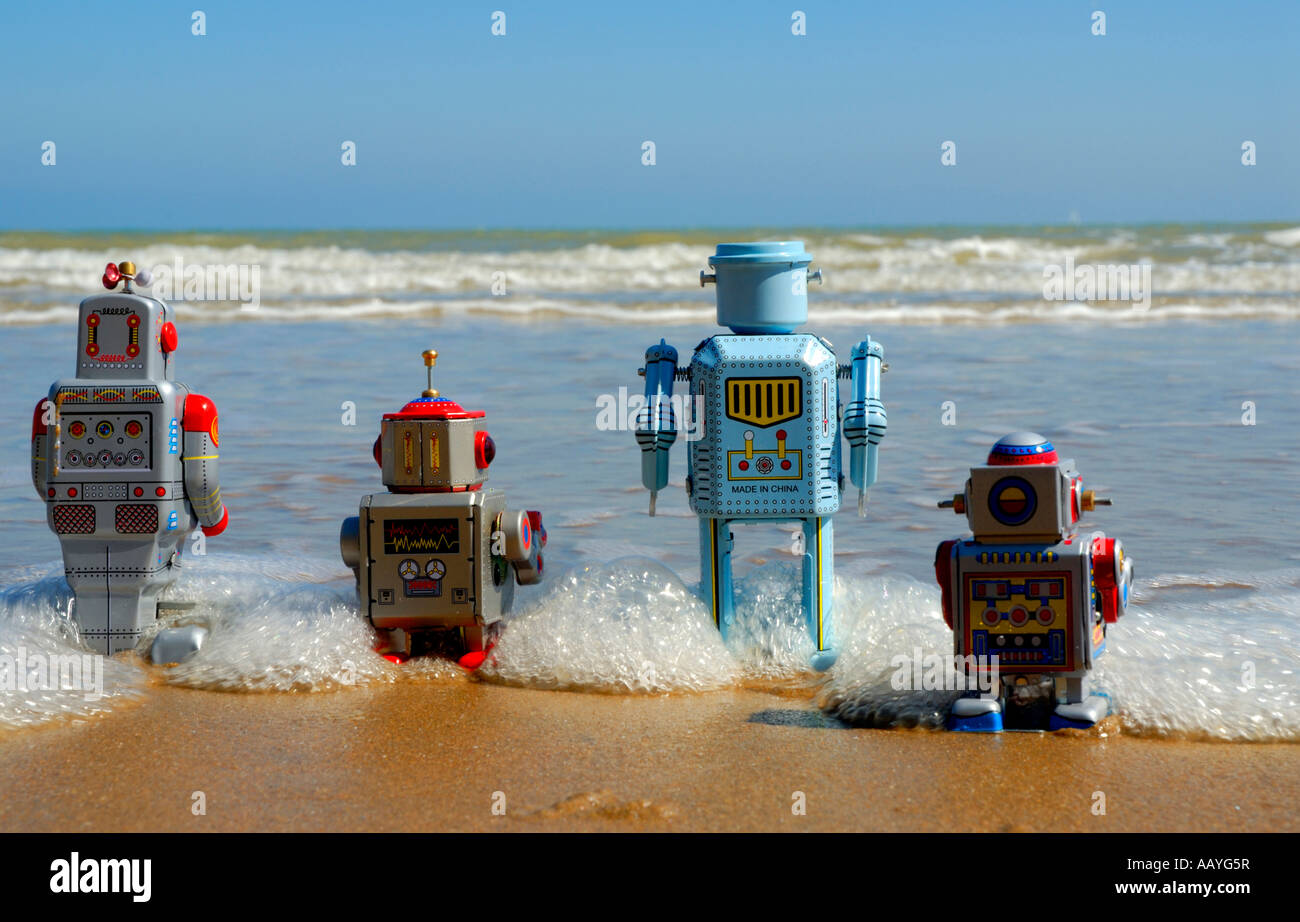 Robots on the beach hi-res stock photography and images - Alamy