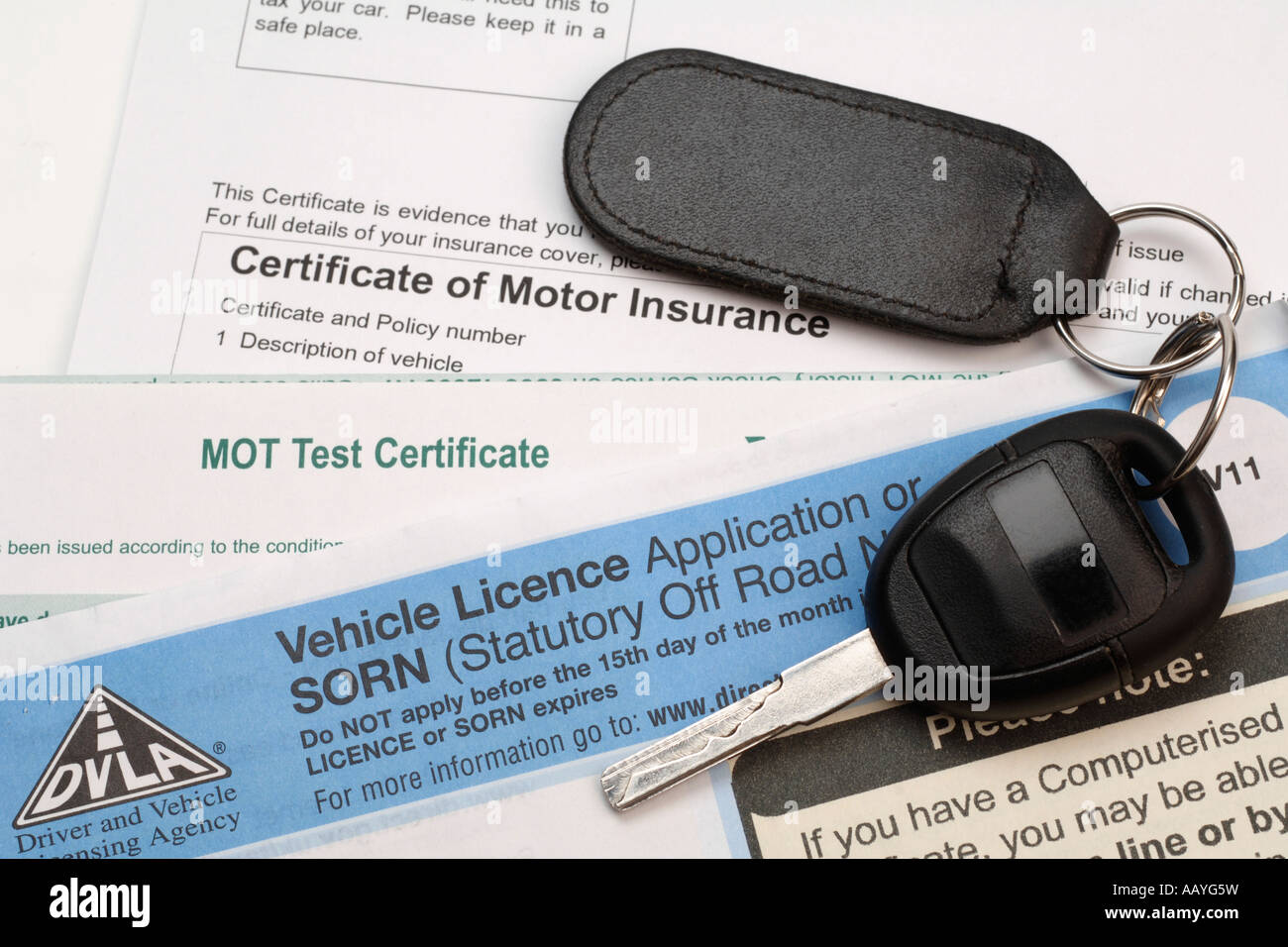 Car keys on uk vehicle documents Stock Photo - Alamy