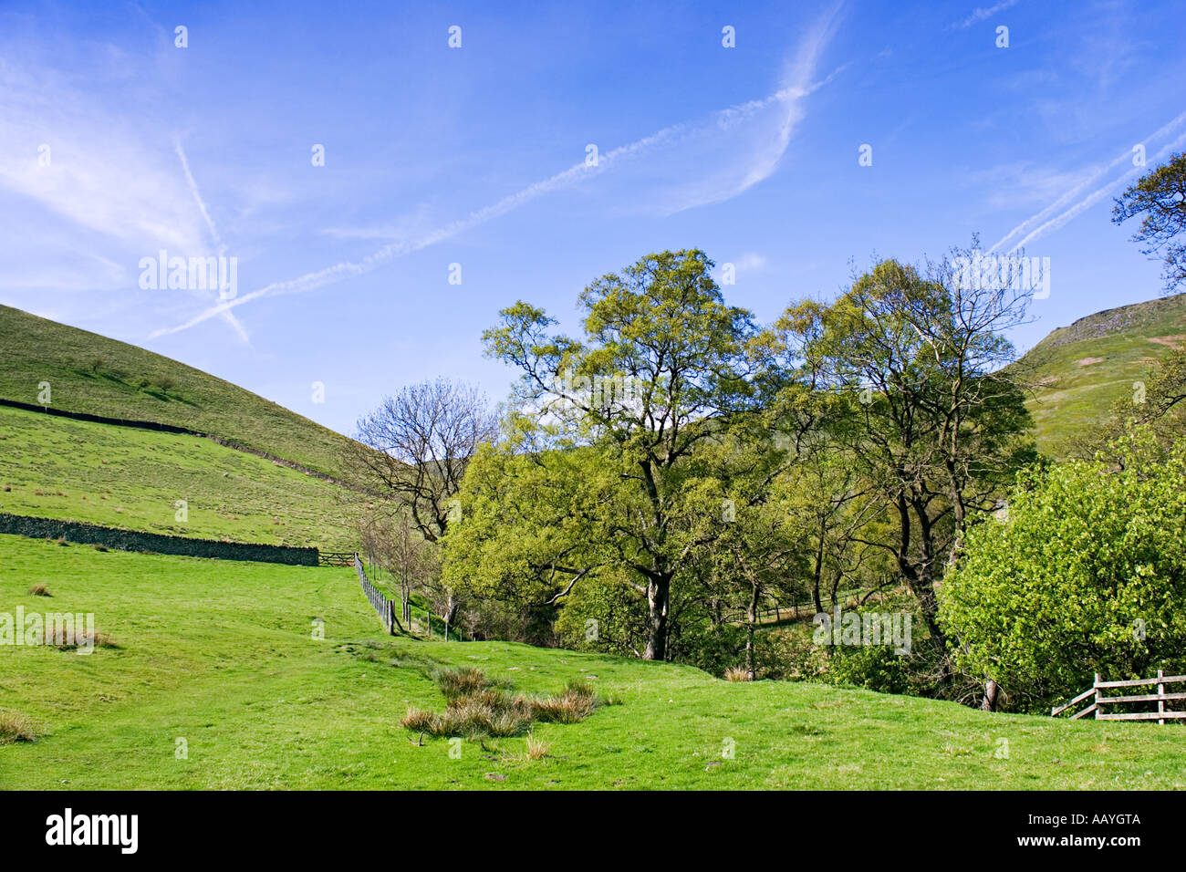 Grindsbrook Booth Near Edale The Pennine Way Footpath Towards "Kinder ...