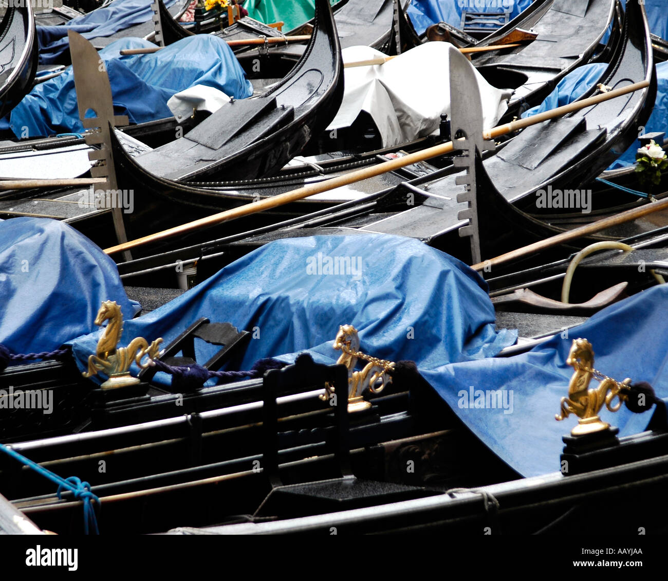 Gondola shapes hi-res stock photography and images - Alamy