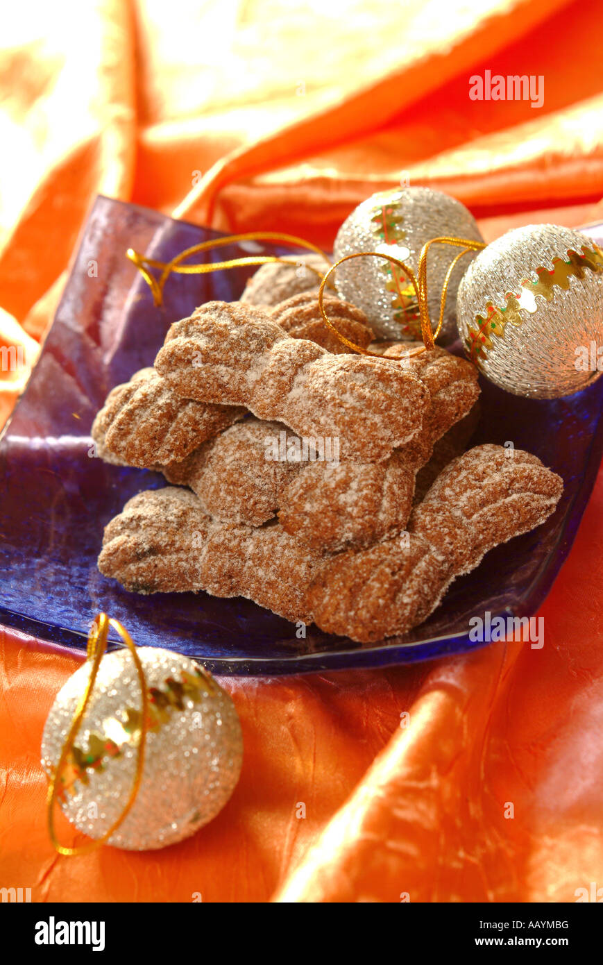 Traditional nutty christmas sweets hi-res stock photography and images ...