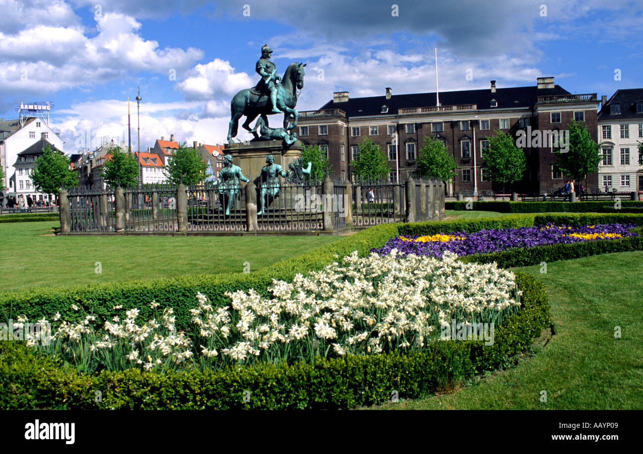 Kongens Nytorv The King s New Square is the largest square in ...