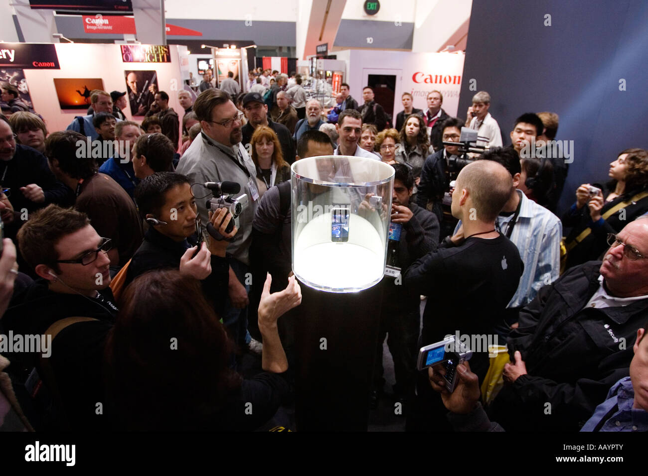 iPhone Display and Crowd at Macworld 2007 Stock Photo - Alamy