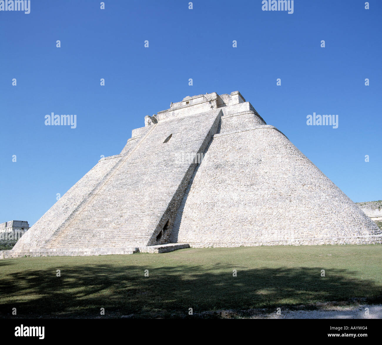 stepped rounded ended pyramid of an ancient pre columbian era Stock ...