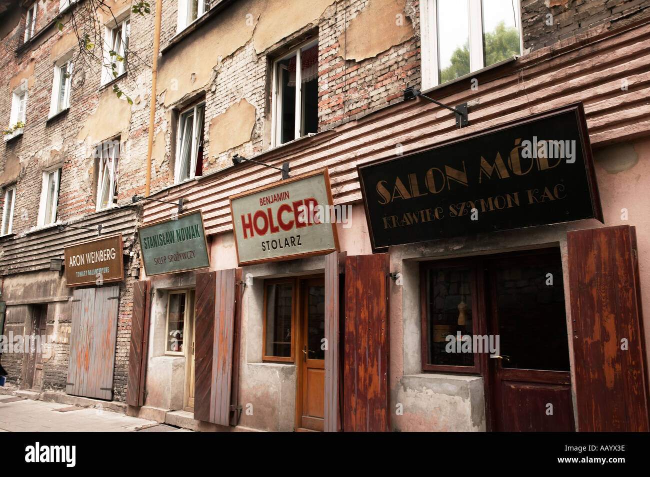 Shop signs hi-res stock photography and images - Alamy