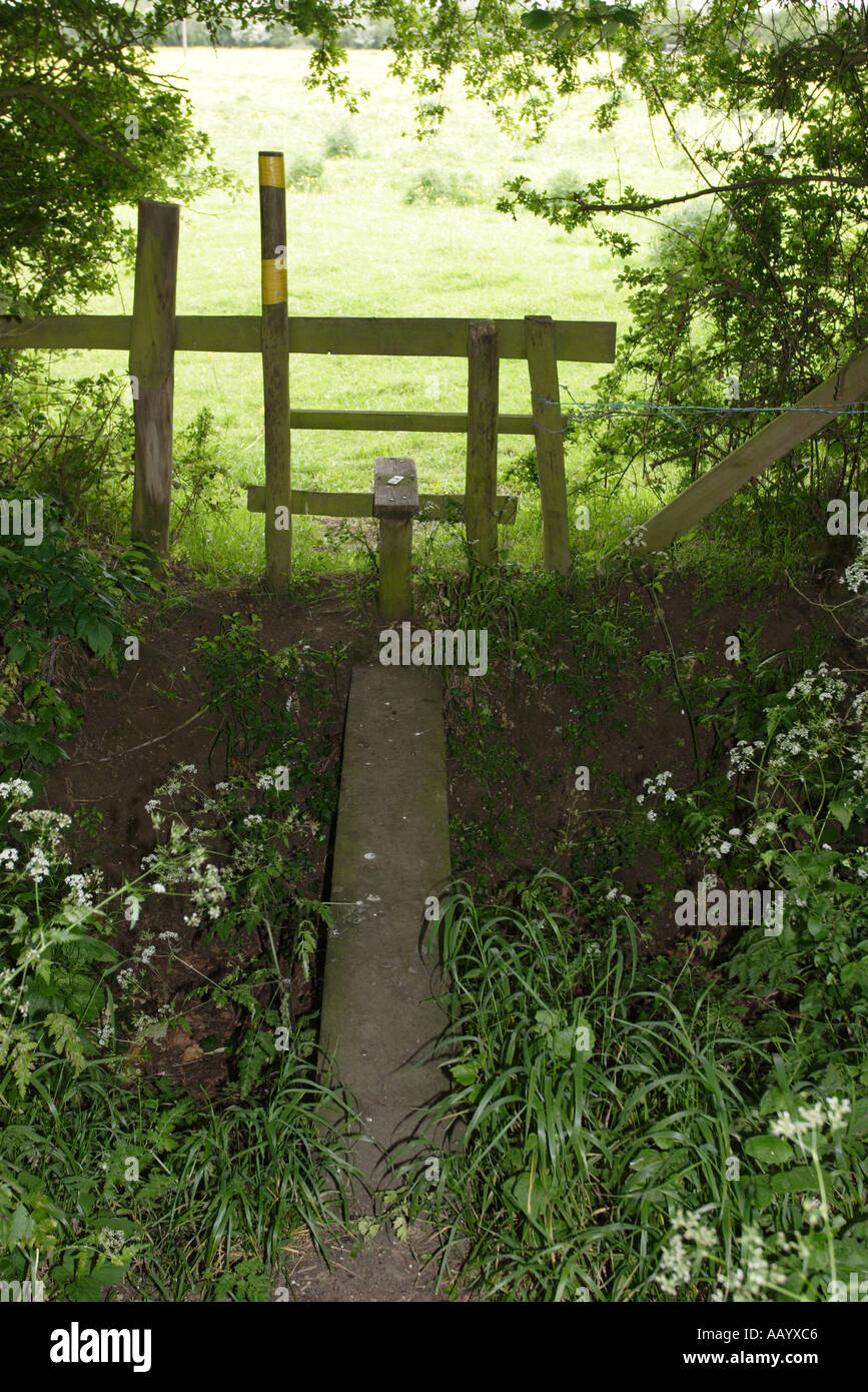 Ditch fence hi-res stock photography and images - Alamy