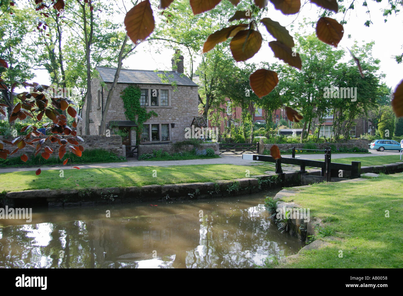 Lockside cottages hi-res stock photography and images - Alamy Lockside cottages hi-res stock photography and images - Alamy