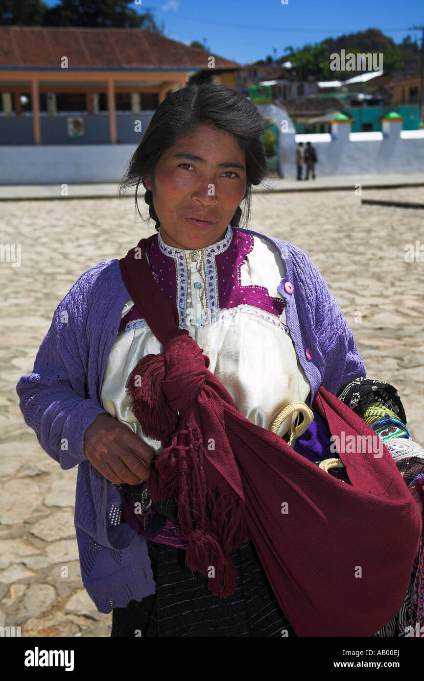Chamula maya woman hi-res stock photography and images - Alamy
