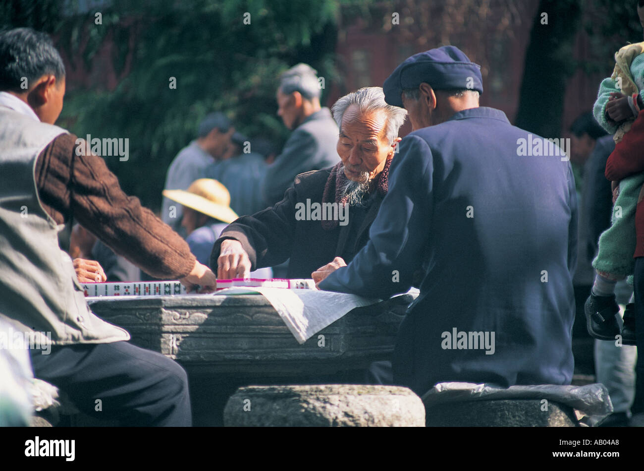 Men playing Chinese draughts China Stock Photo - Alamy