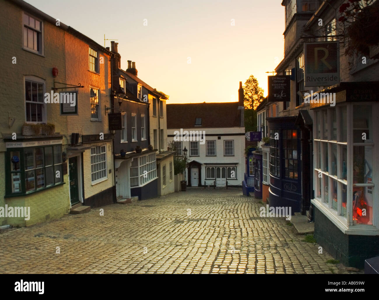 Lymington shops quay hill hi-res stock photography and images - Alamy