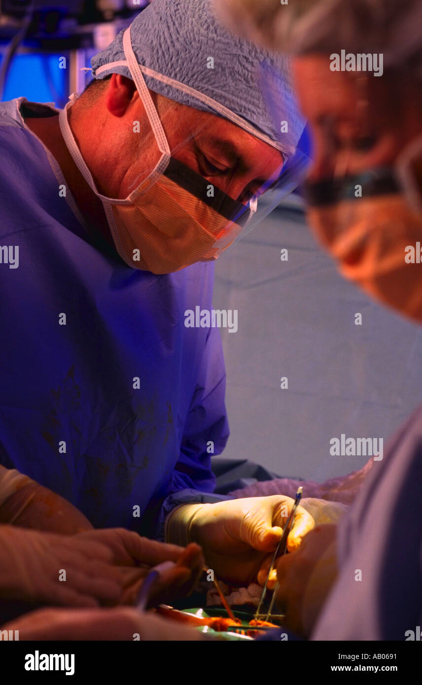 Performing surgeries hi-res stock photography and images - Alamy