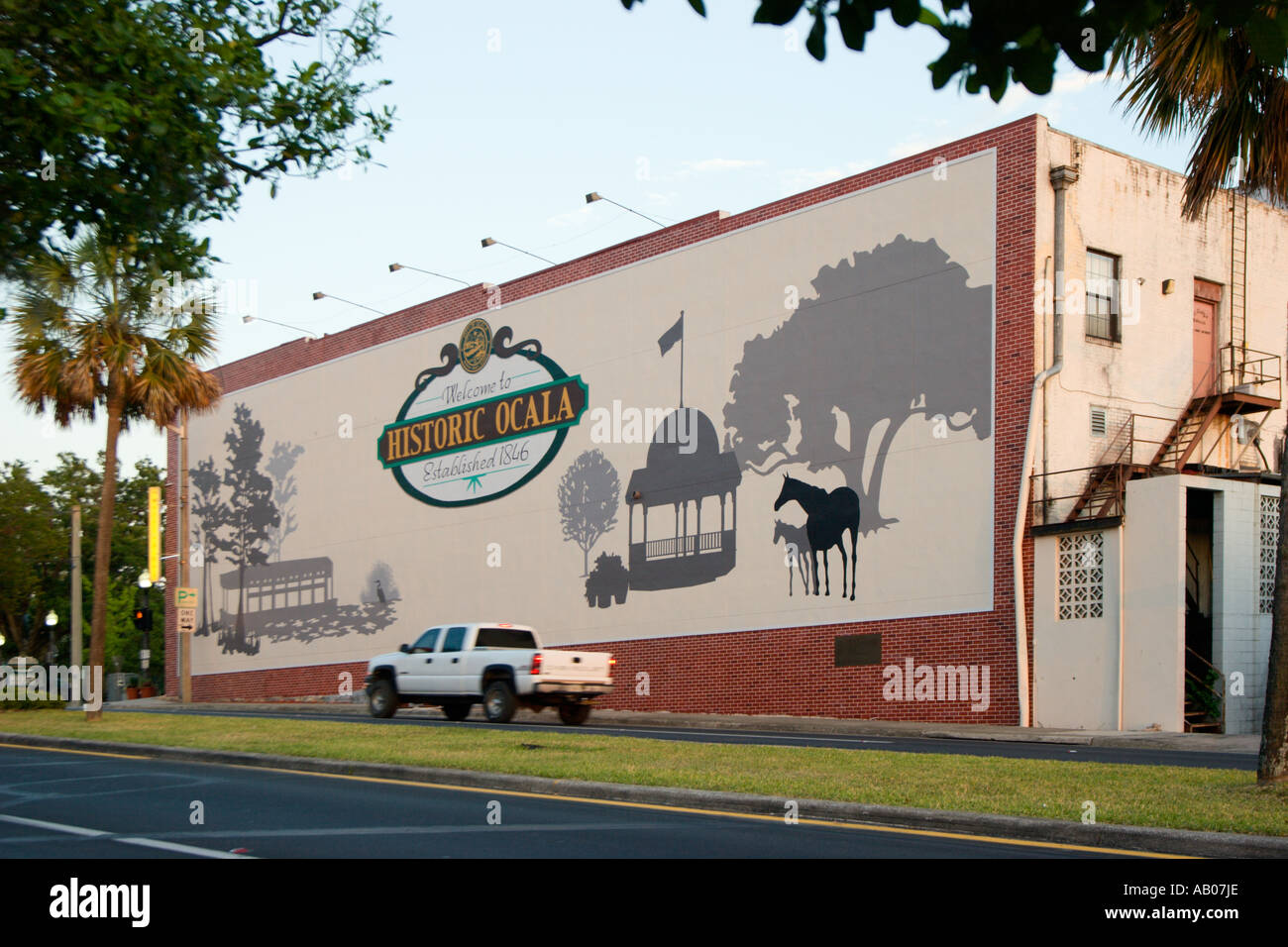 Welcome sign ocala historic downtown hi-res stock photography and ...