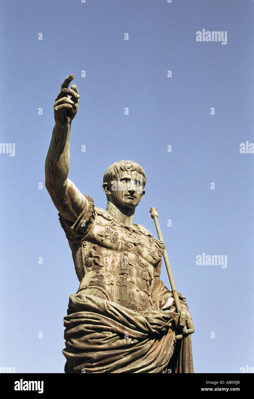 Statue of caesar Forum via dei fori imperiali Rome Stock Photo - Alamy