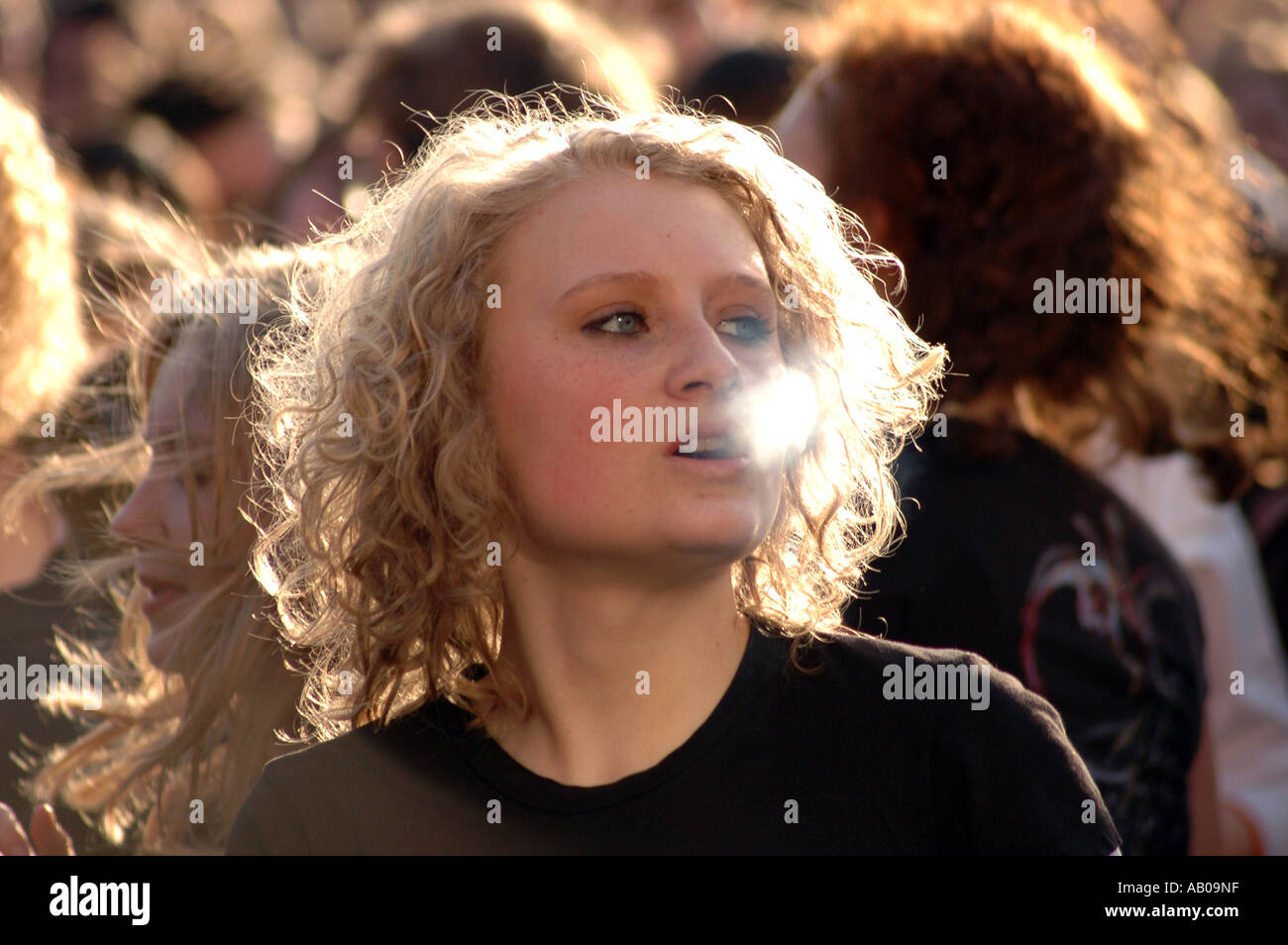 Woman dancing outdoor rock concert hi-res stock photography and images ...