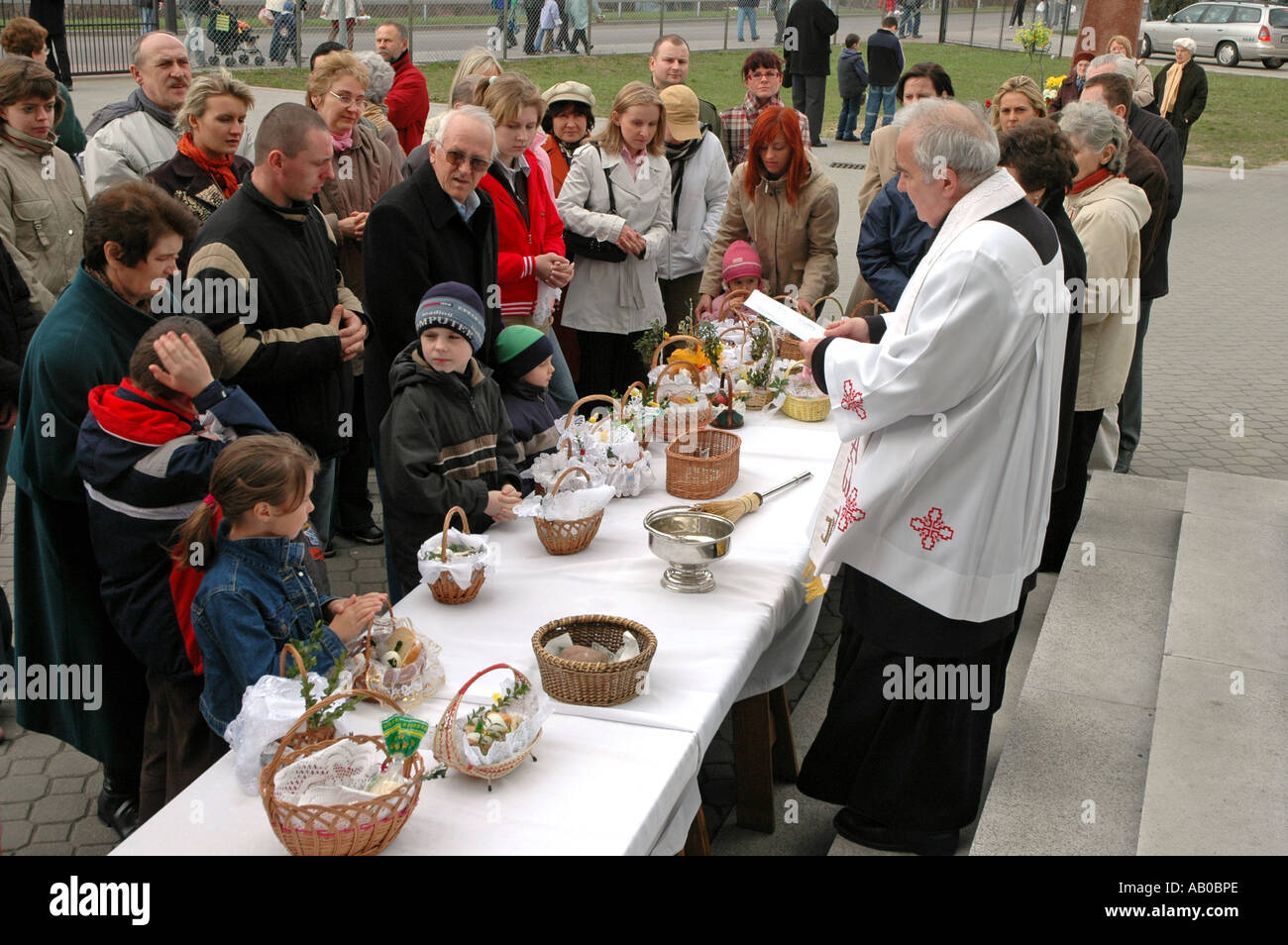 Polish priest blessing Easter baskets with food Stock Photo - Alamy