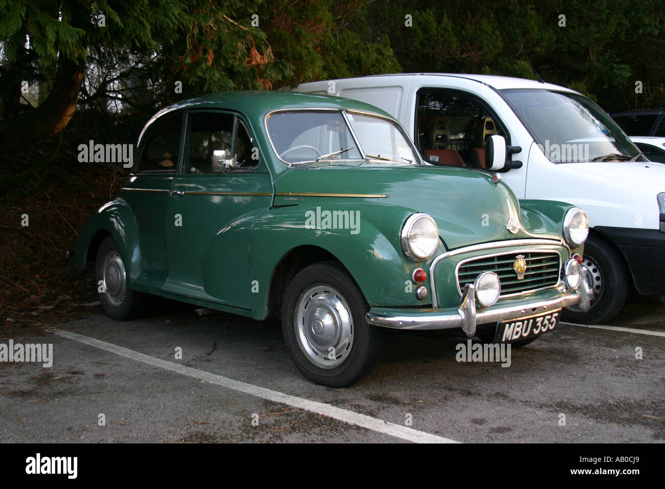 1956 or earlier model Morris Minor saloon car in green Stock Photo - Alamy