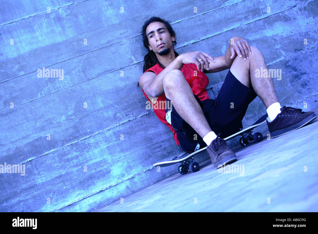 Black male skateboarder dreadlocks hi-res stock photography and images ...