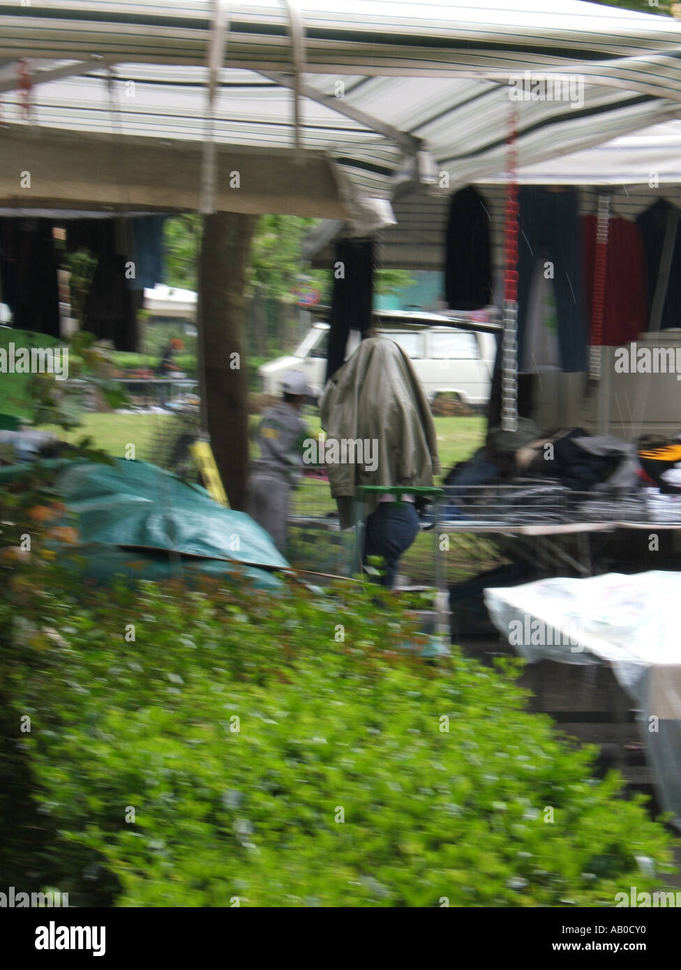 person running with coat covering head in rain Stock Photo - Alamy