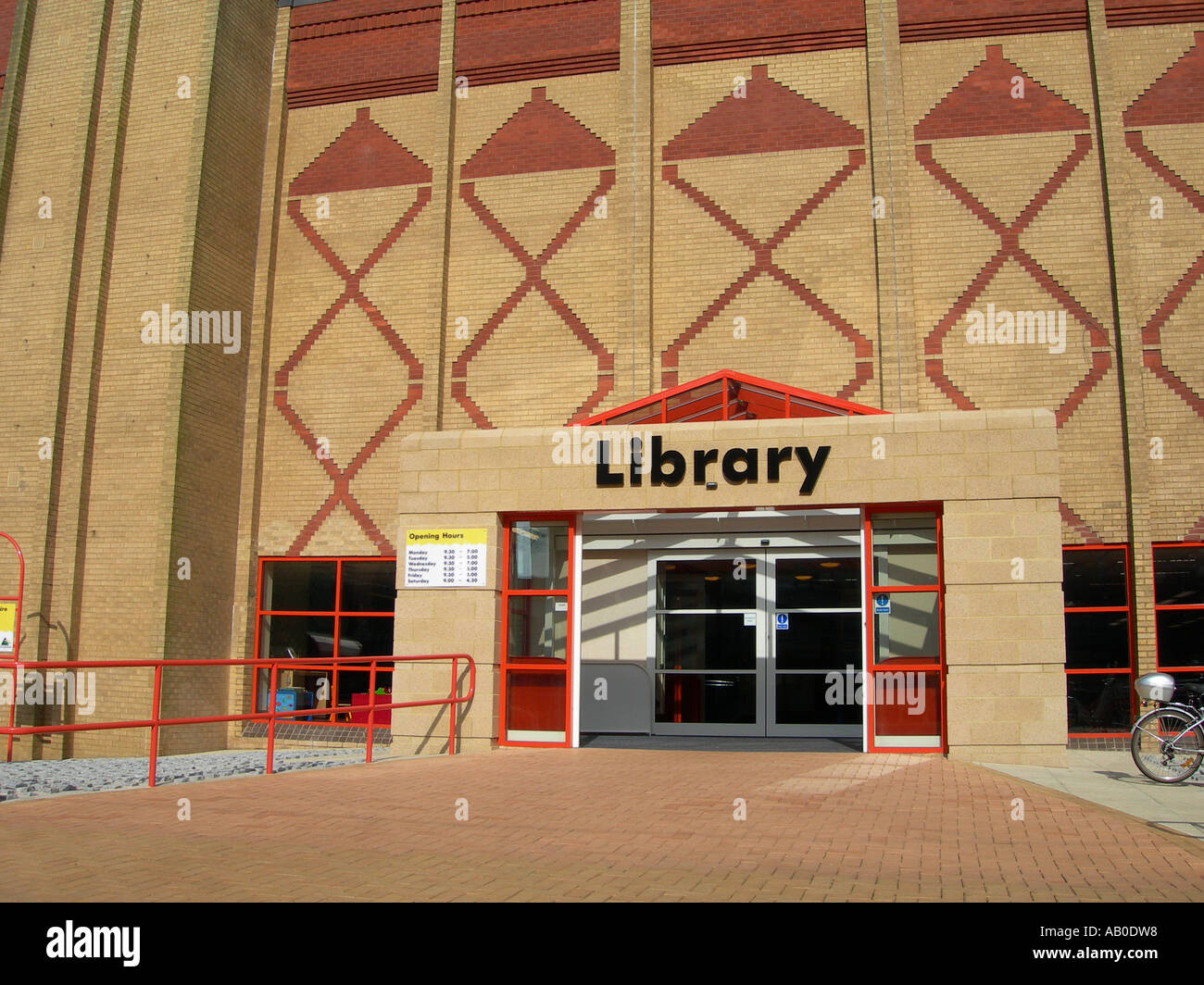 Town library building in Scunthorpe Stock Photo - Alamy