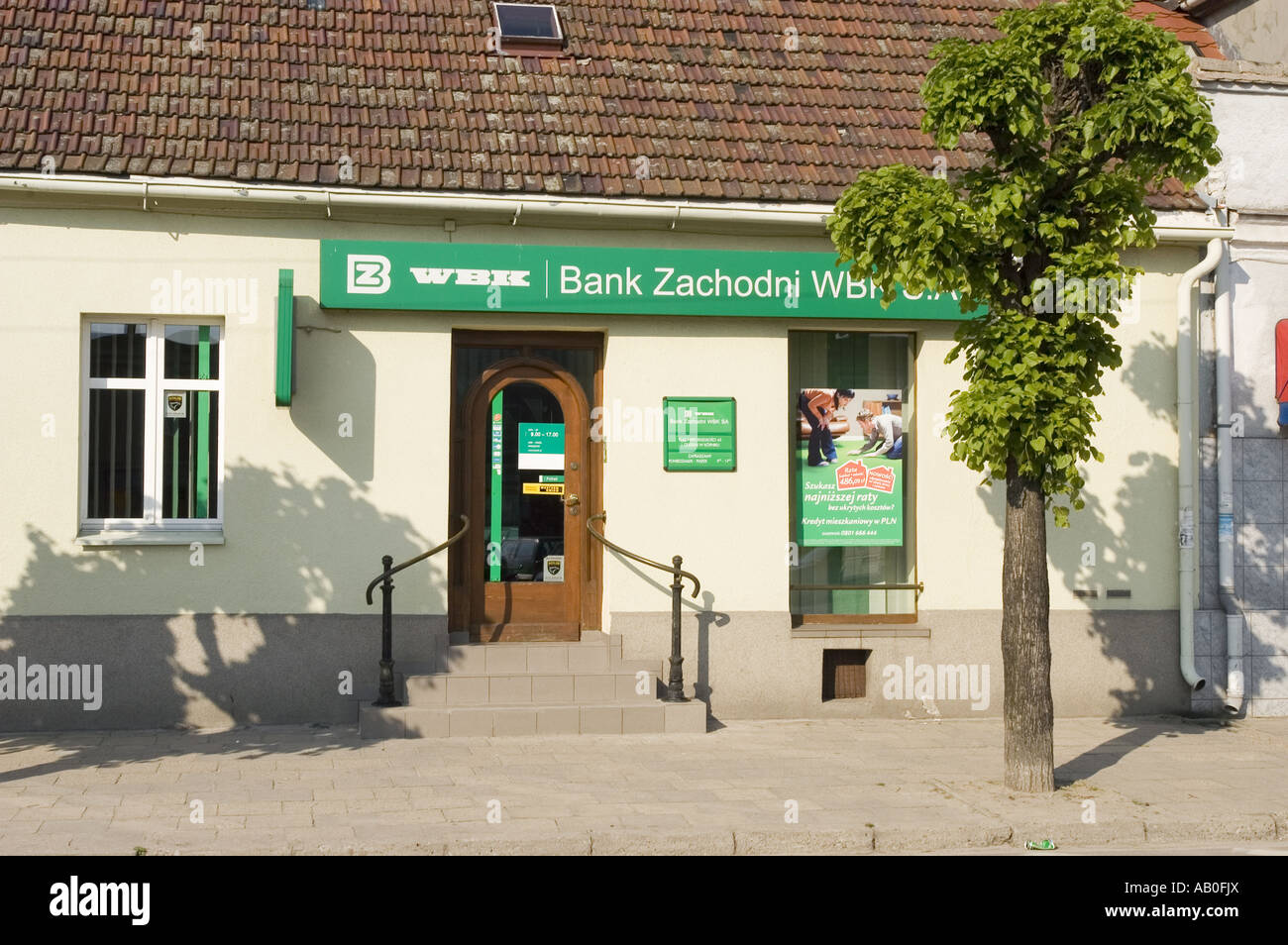 Small town bank branch hi-res stock photography and images - Alamy