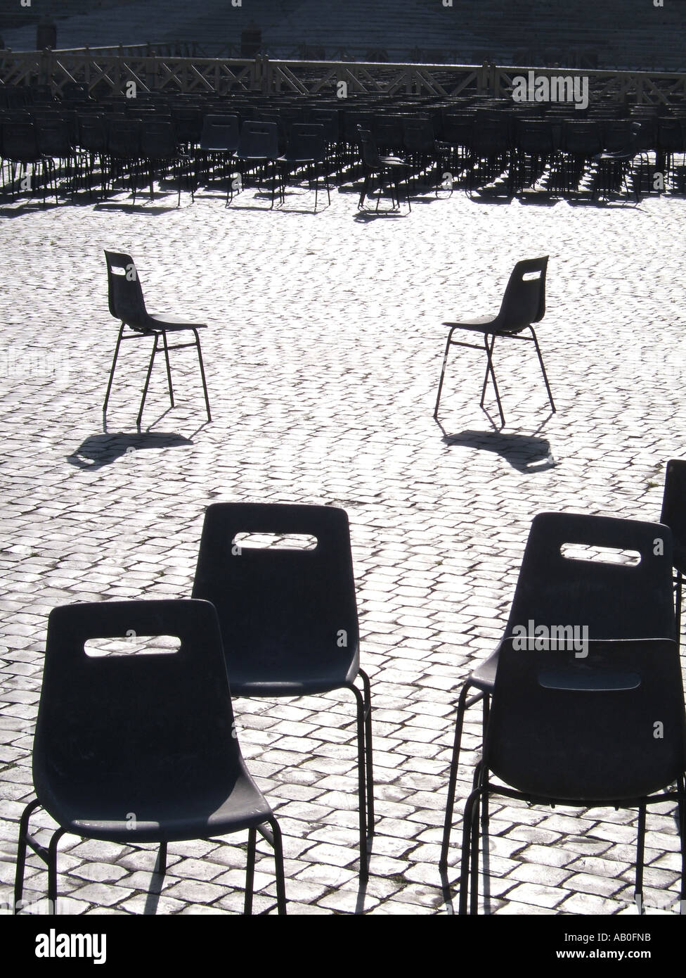 Rows empty chairs face hi-res stock photography and images - Alamy