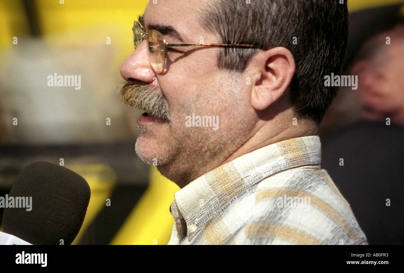 Commentator microphone hi-res stock photography and images - Alamy