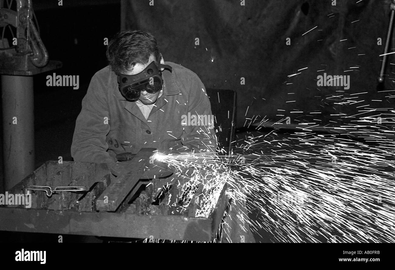 Man using oxygen acetylene burning gun to cut piece of steel Stock ...