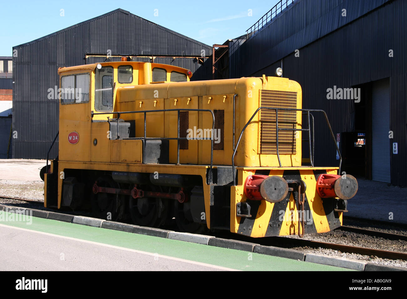 Shunting loco hi-res stock photography and images - Alamy