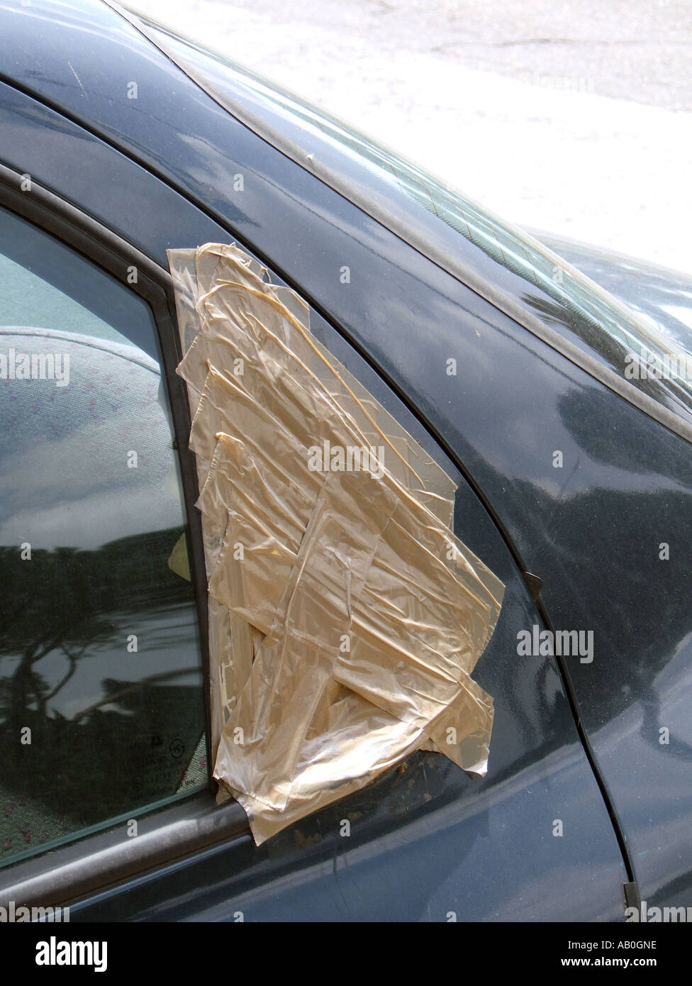 smashed car side window Stock Photo - Alamy