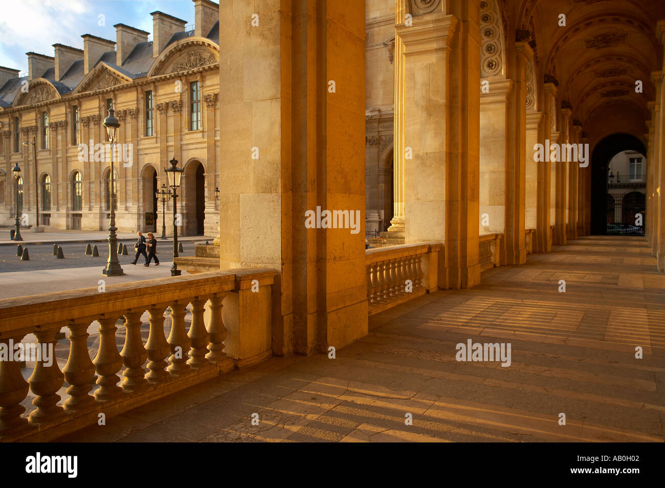 Arcade du louvre hi-res stock photography and images - Alamy