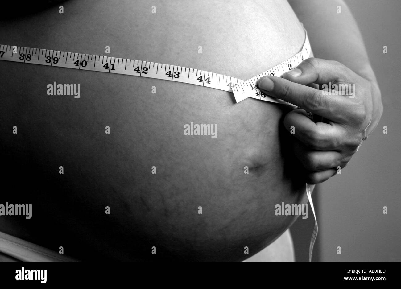 pregnant woman measuring bump Stock Photo - Alamy