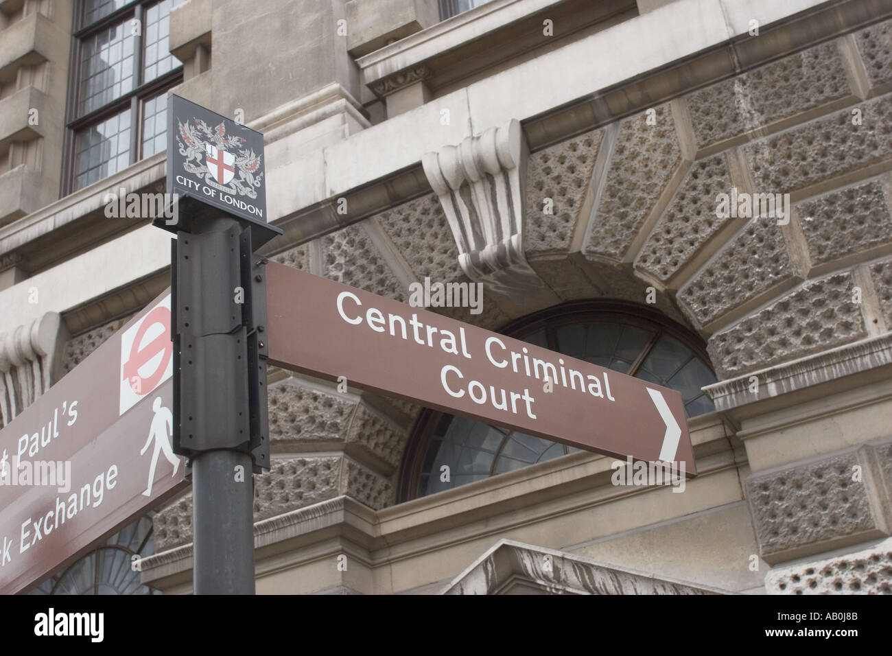 Old bailey sign london hi-res stock photography and images - Alamy