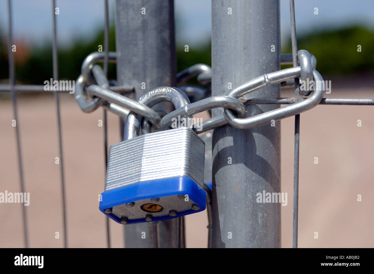Padlock and chain on a fence Stock Photo - Alamy