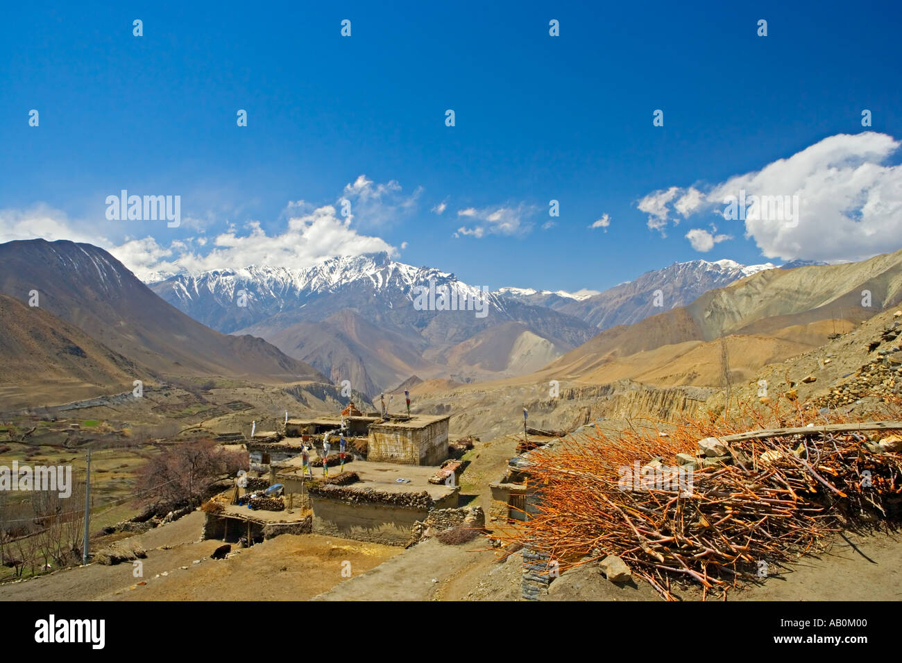 View west from Jharkot on the Annapurna circuit trek in Nepal Stock ...