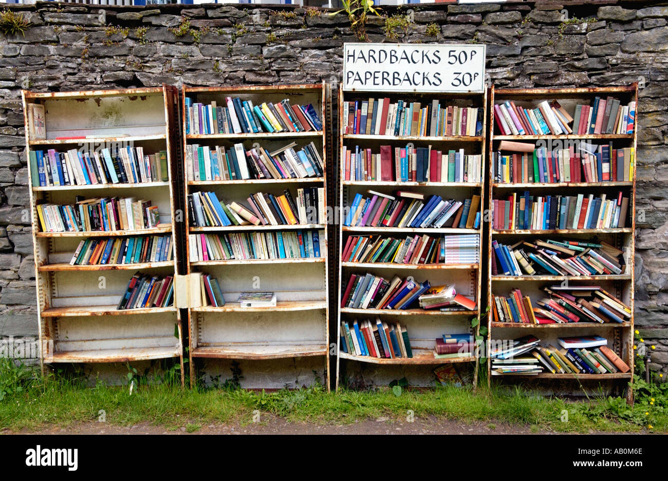 Honesty bookshop hi-res stock photography and images - Alamy
