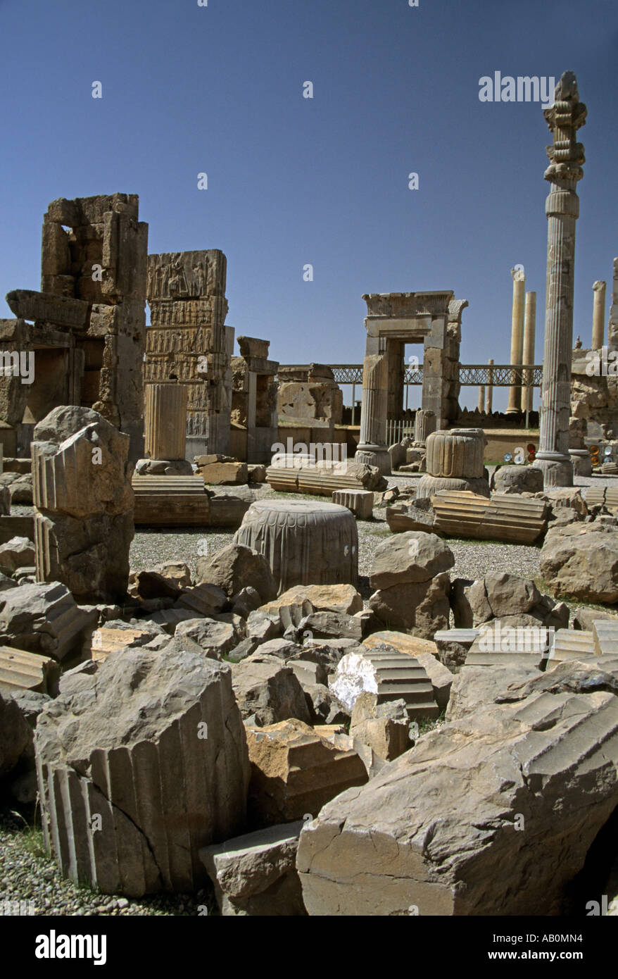 Broken column hi-res stock photography and images - Alamy