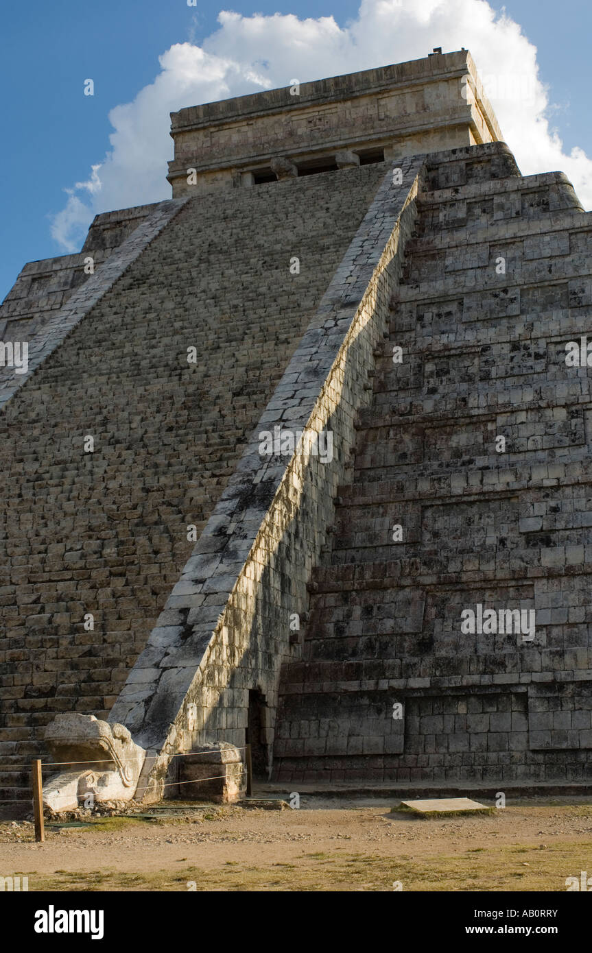 Chichen itza yucatan peninsula hi-res stock photography and images - Alamy