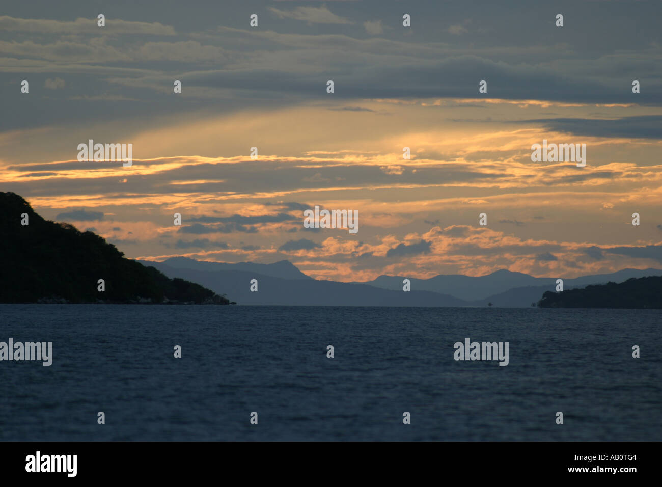 Malawi lakeshore hi-res stock photography and images - Alamy
